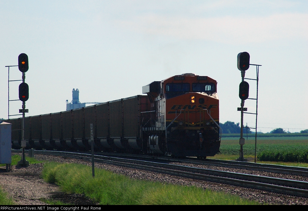 BNSF 5868, GE ES44AC, works westbound empties as a DPU remote unit